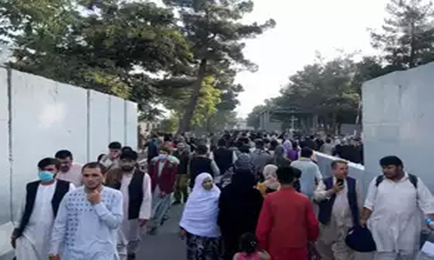 Afghanistan: US troops fire shots in air at Kabul airport to scatter crowd