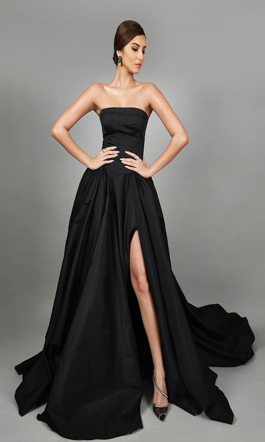 Tara Sutaria's strapless outfits will make your jaws drop; check it out