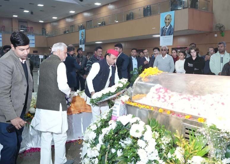 Lucknow residents pay emotional tribute to Dr Jagdish Gandhi