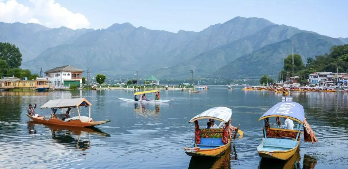 Tourist influx puts strain on Kashmir infrastructure