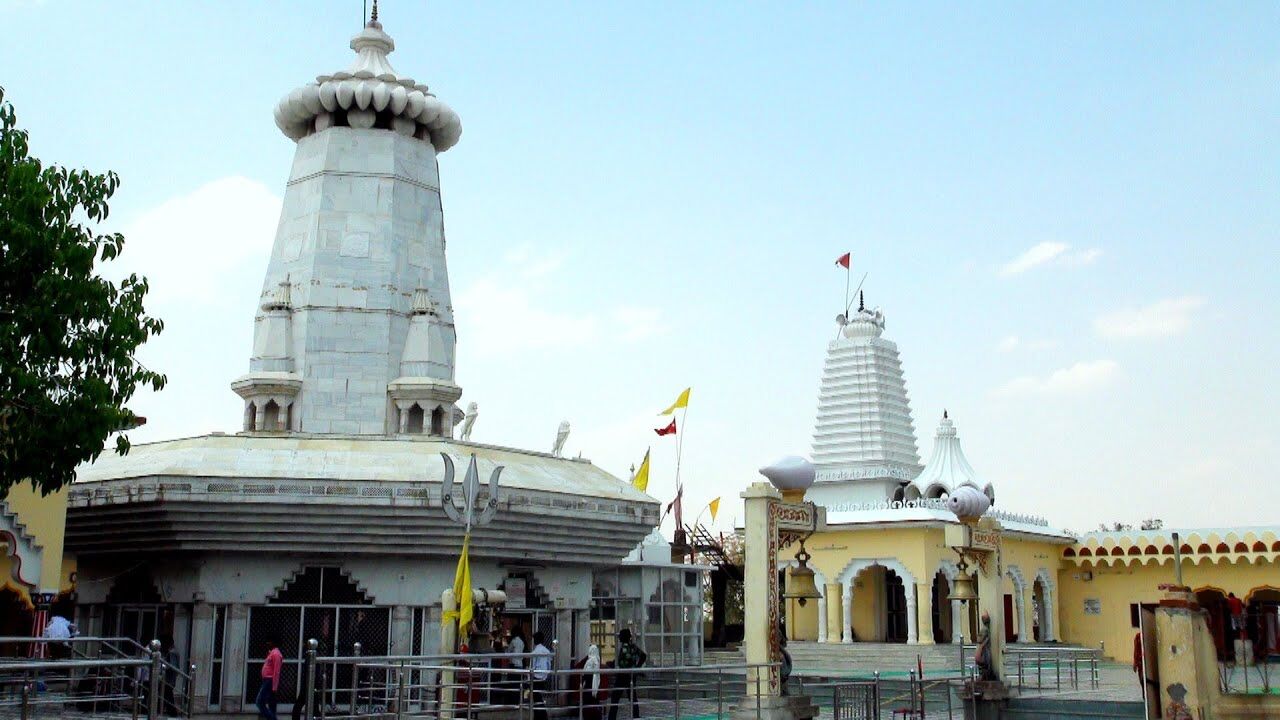 Mystical Kundeshwar Mahadev Mandir in Madhya Pradesh: A Shivling That ...