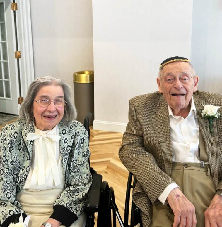 100 years old groom…102 years old bride, this is the world's most ...