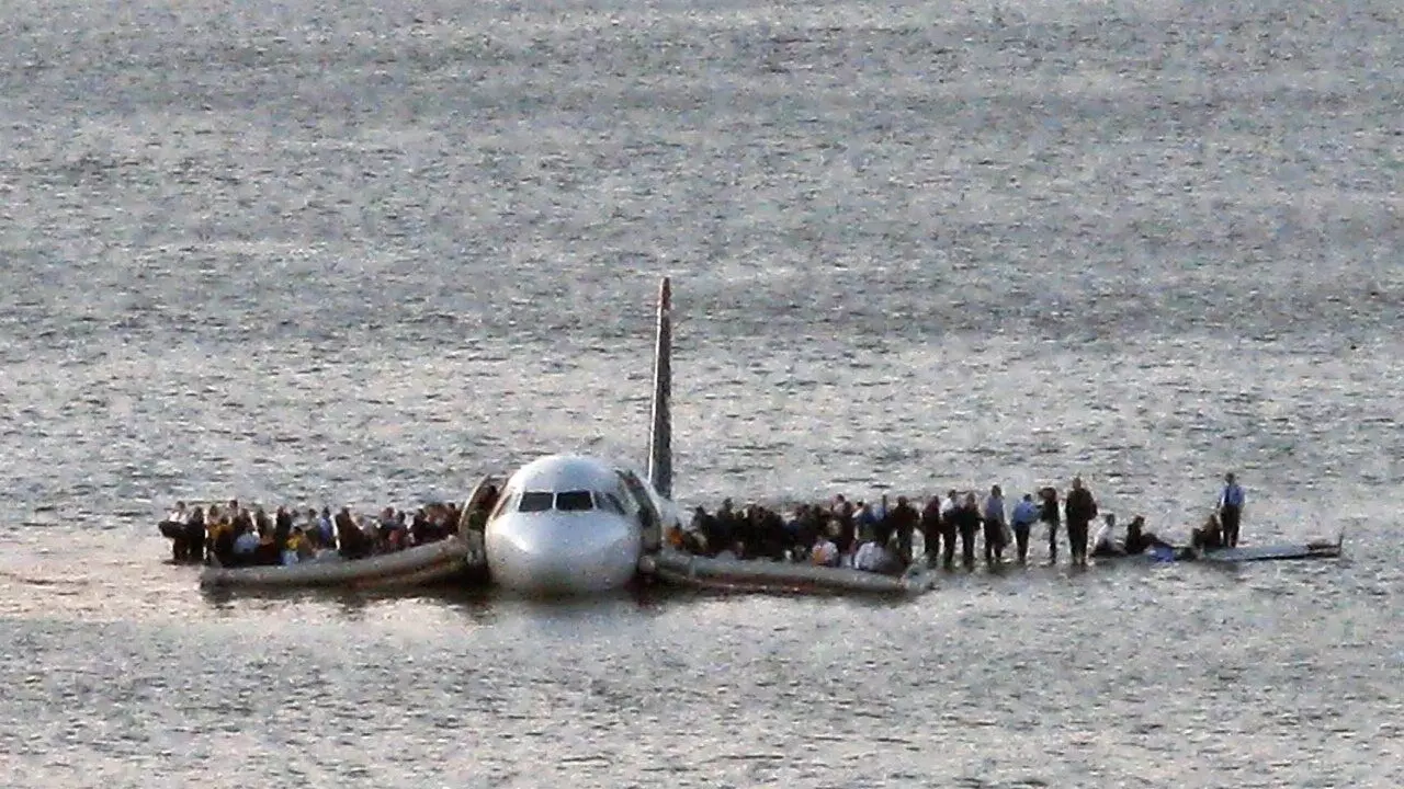 When US Airways Flight 1549 Landed Safely on the Hudson River — The ...