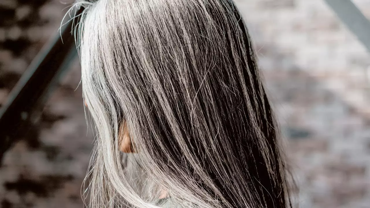 Grey Hair Homemade Solutions That Are Effective From Day 1 | Grey Hair ...