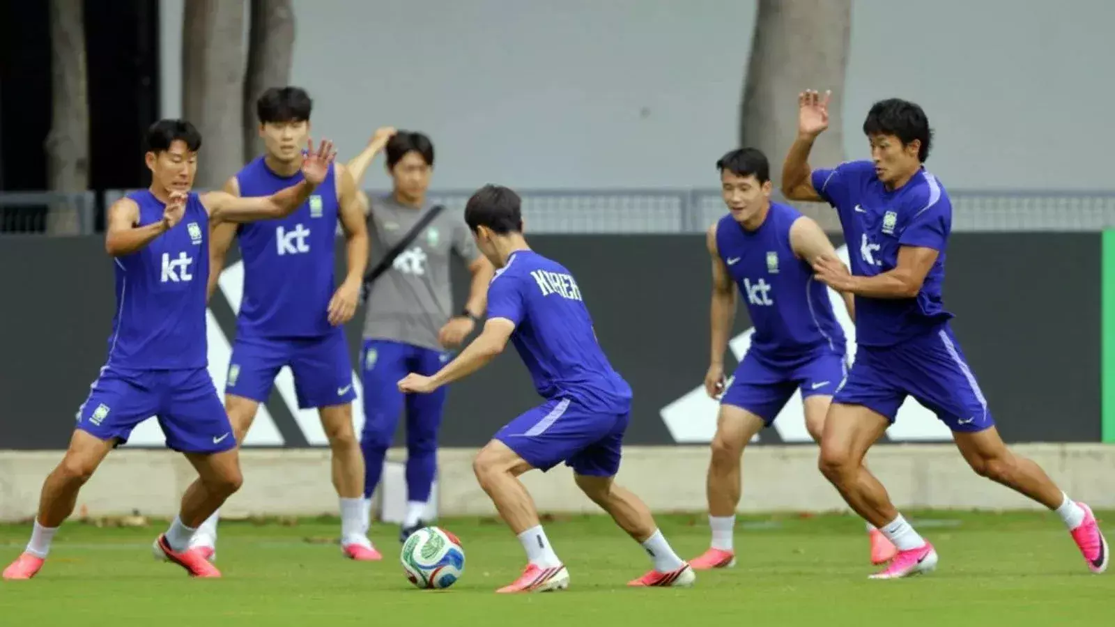 Mexico Seals Knockout Spot After Costly South Korea Error Changes ...