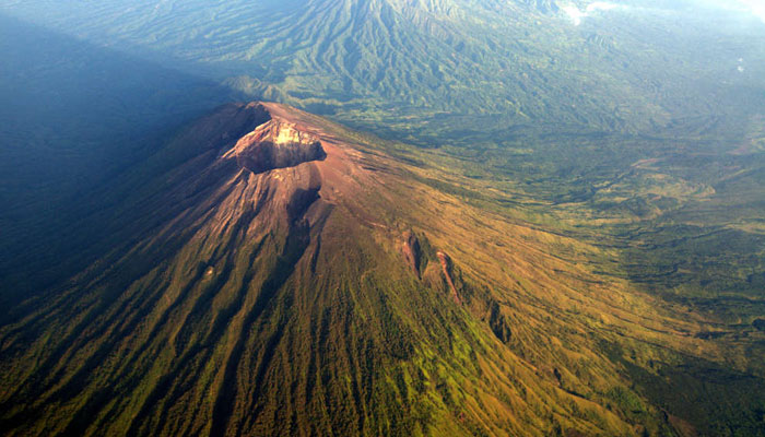 Bali volcano alert raised to highest, island's main airport closed